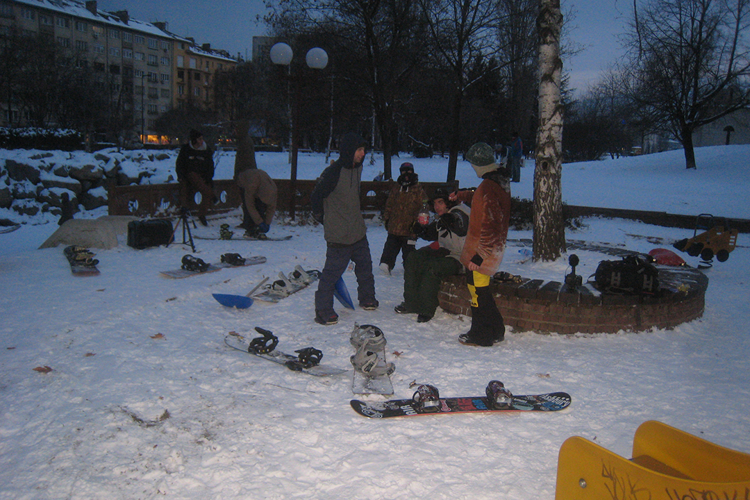 Snowboarding in Bulgaria with Trash League and Stinky Socks – Snowboard ...